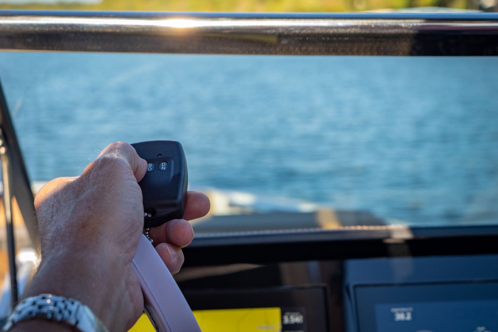 Firstmate® Remote Lift Controls – Firstmate Controls